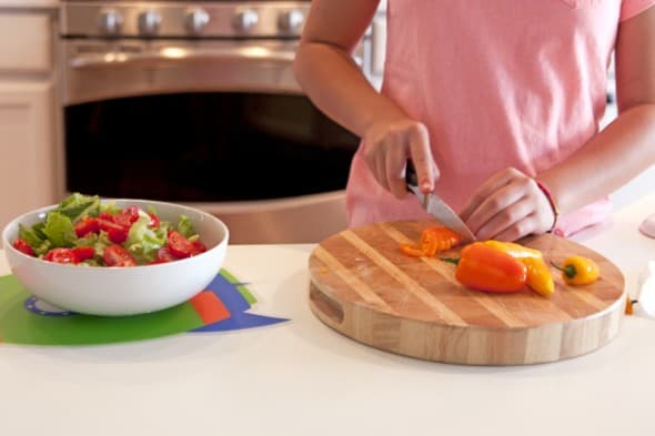 How to Keep Your Cutting Board from Slipping - Muy Bueno