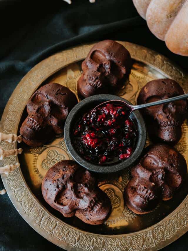 Mini Lemon Sugar Skull Cakes (Día de los Muertos Recipe)