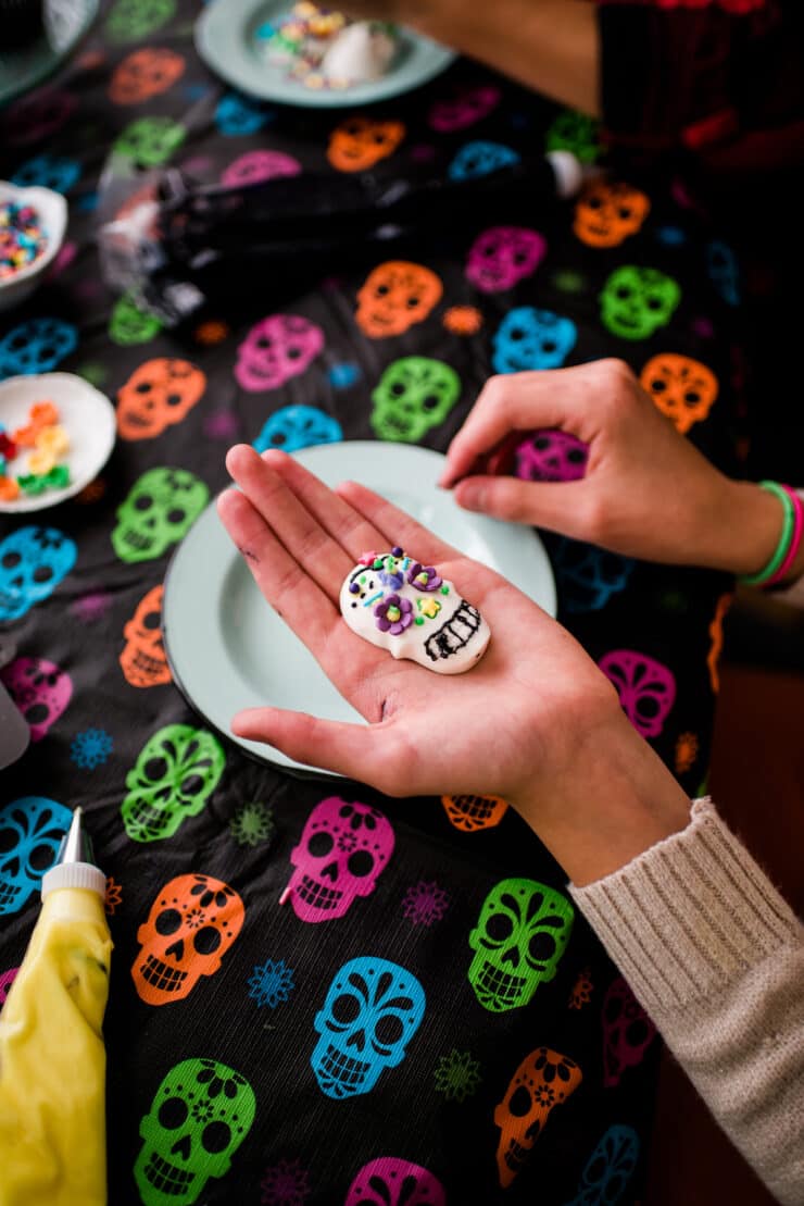 DIY Edible Dia de los Muertos Candy Skulls - Muy Bueno