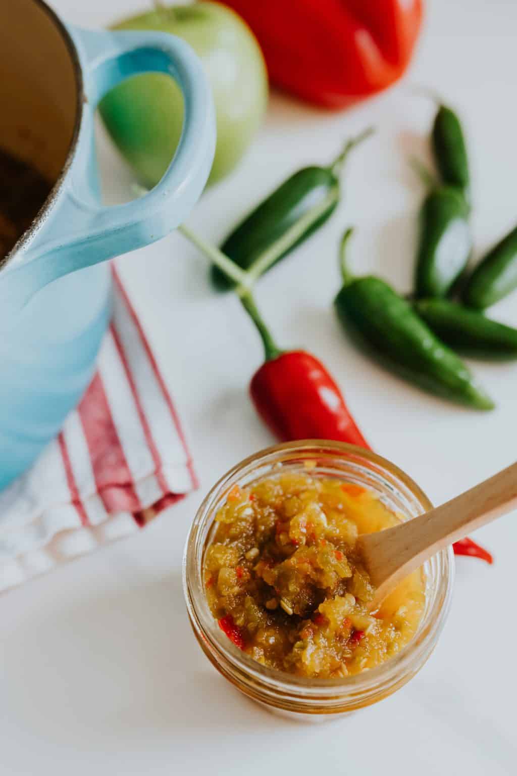 Easy Apple Jalapeño Pepper Jelly (Pectin Free) - Muy Bueno
