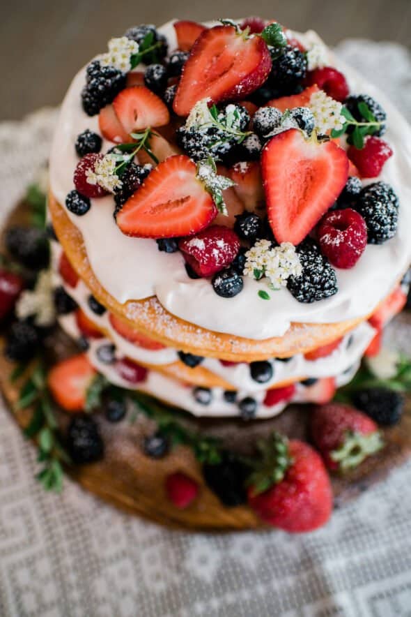Lemon Berry Spring Fling Cake - Muy Bueno