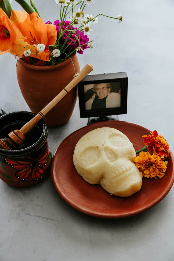 Mini Lemon Sugar Skull Cakes (Día de los Muertos Recipe)