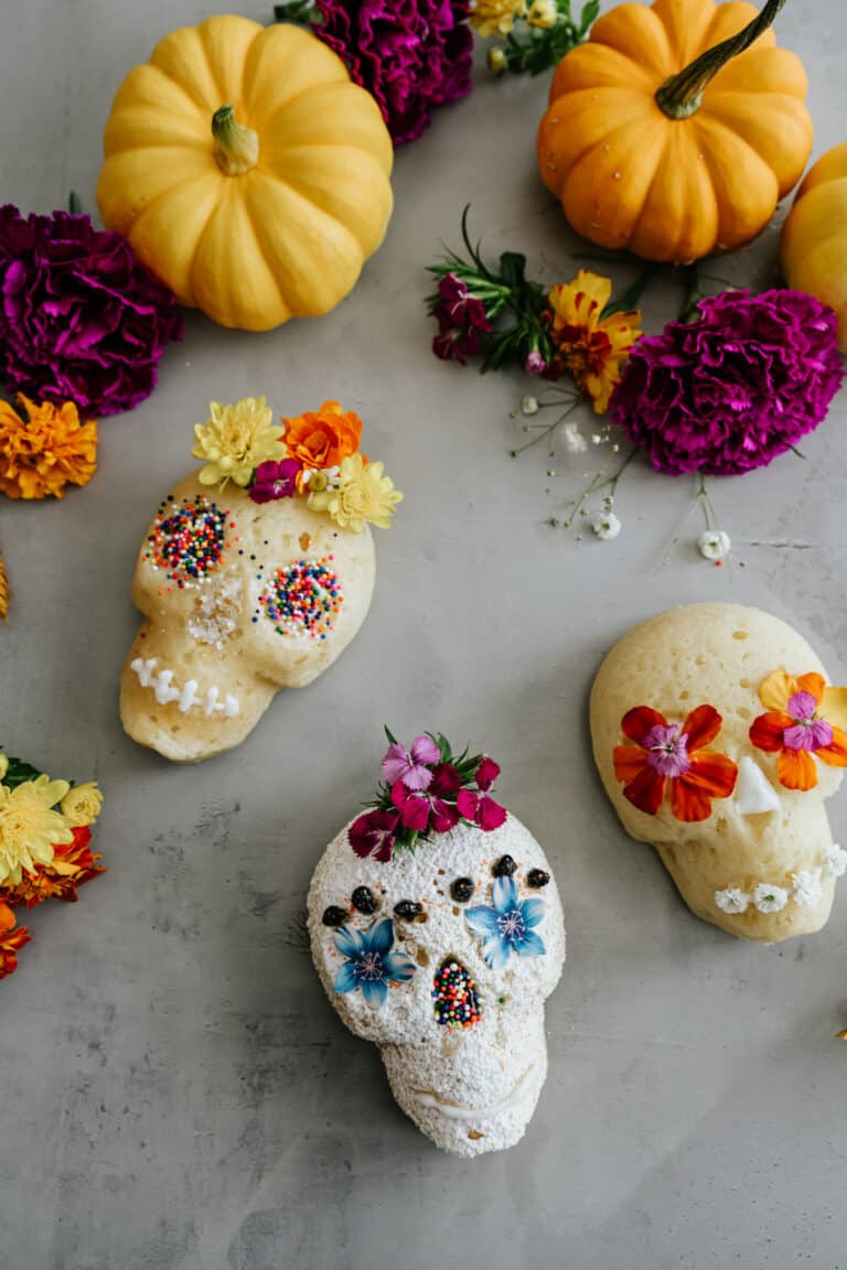 Mini Lemon Sugar Skull Cakes (Día de los Muertos Recipe)