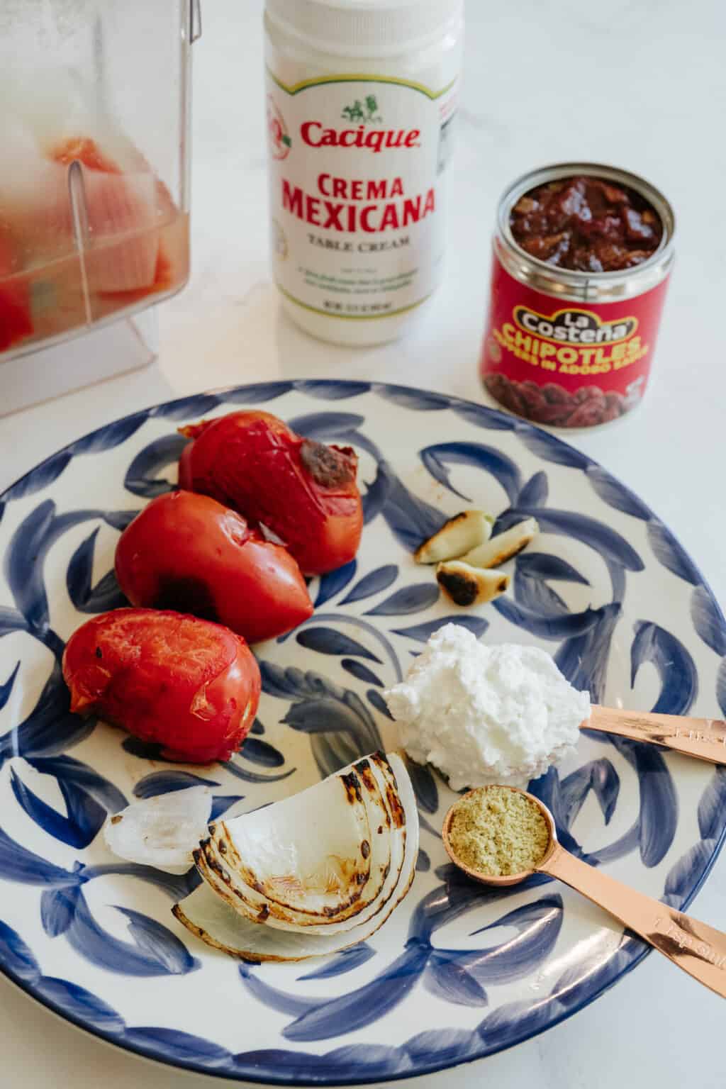 Quick, 10-Ingredient Mexican Spaghetti con Crema de Chipotle - Muy Bueno