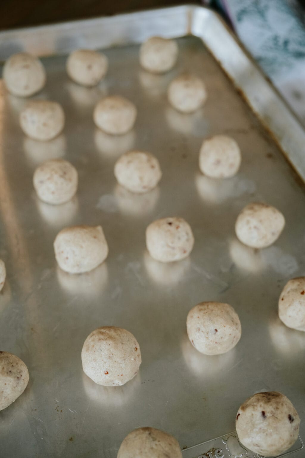 Mexican Wedding Cookies (Polvorones de Nuez) - Muy Bueno